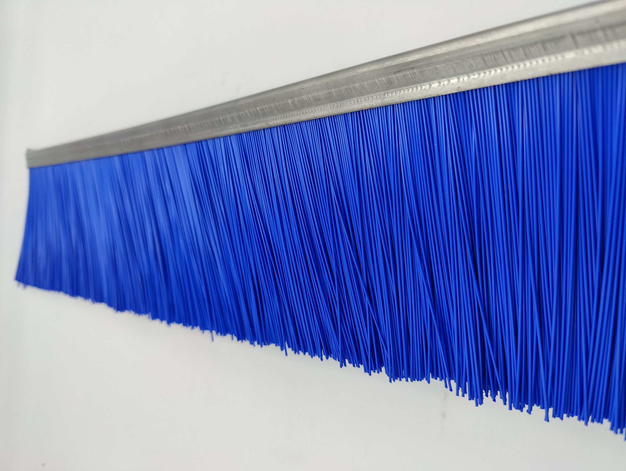 El cepillo metálico: características y usos - Cepillo Técnico